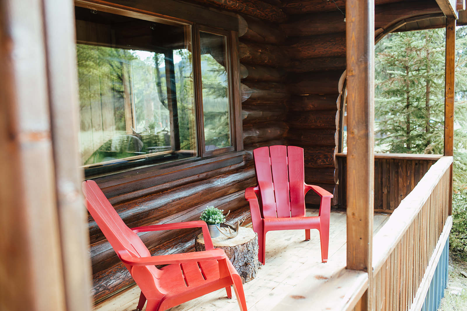 Accommodations - Discover the Ultimate Retreat at Rock Lake Earth Lodge.